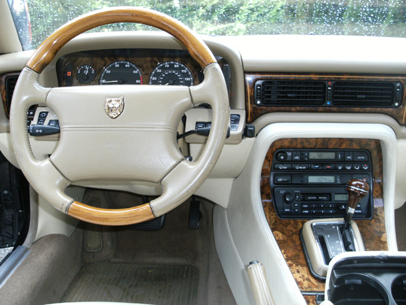 1988_96_Jaguar_XJ6